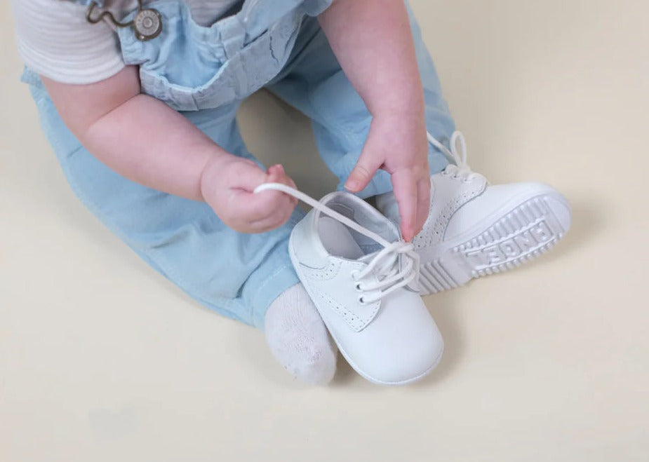 WHITE LEATHER LACE UP SHOE – MiMi Kids